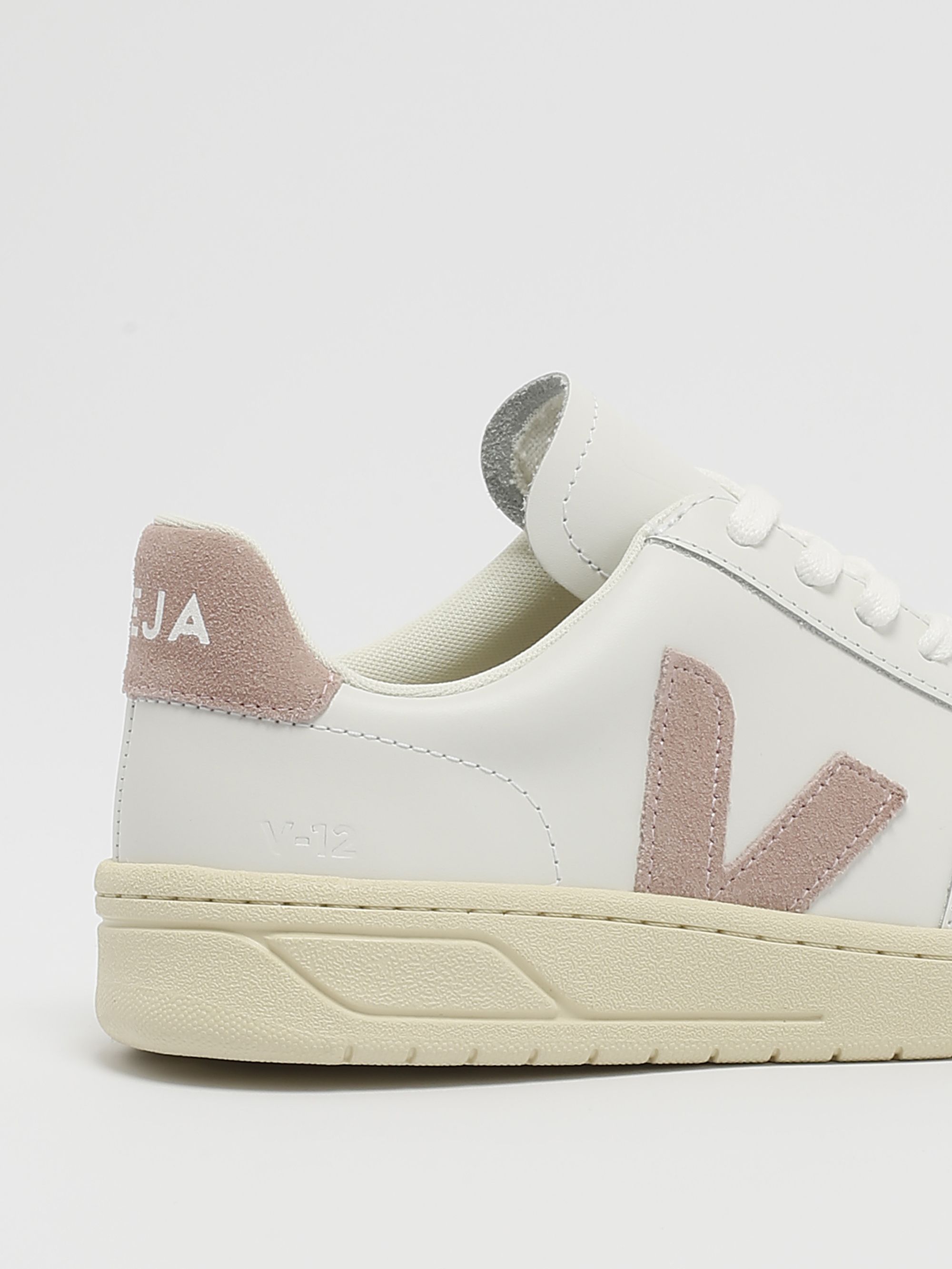 Sneakers donna Veja V-12 in pelle con V in contrasto Bianco-Cipria ...